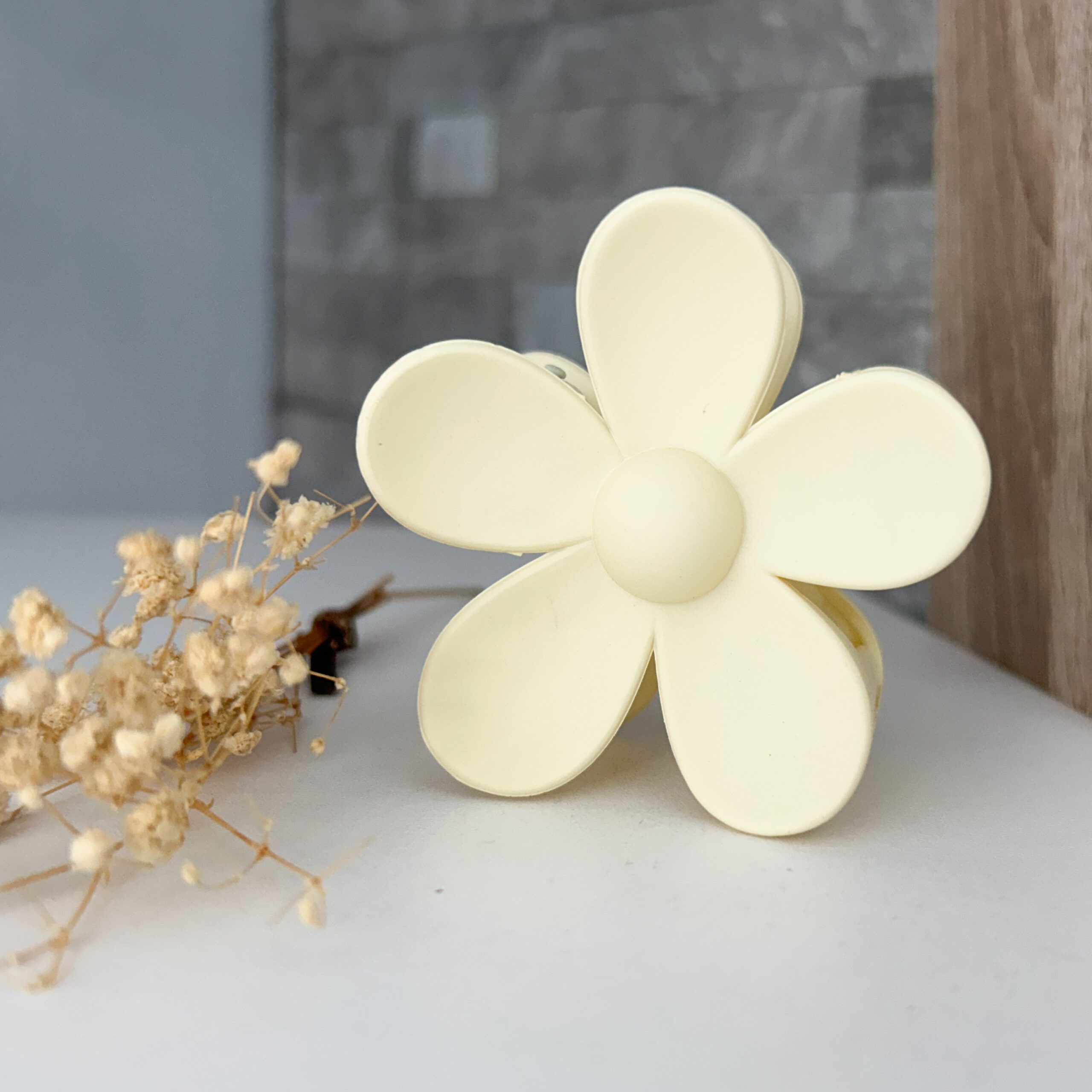 Flower claw clip- off white – Oh So Thankful